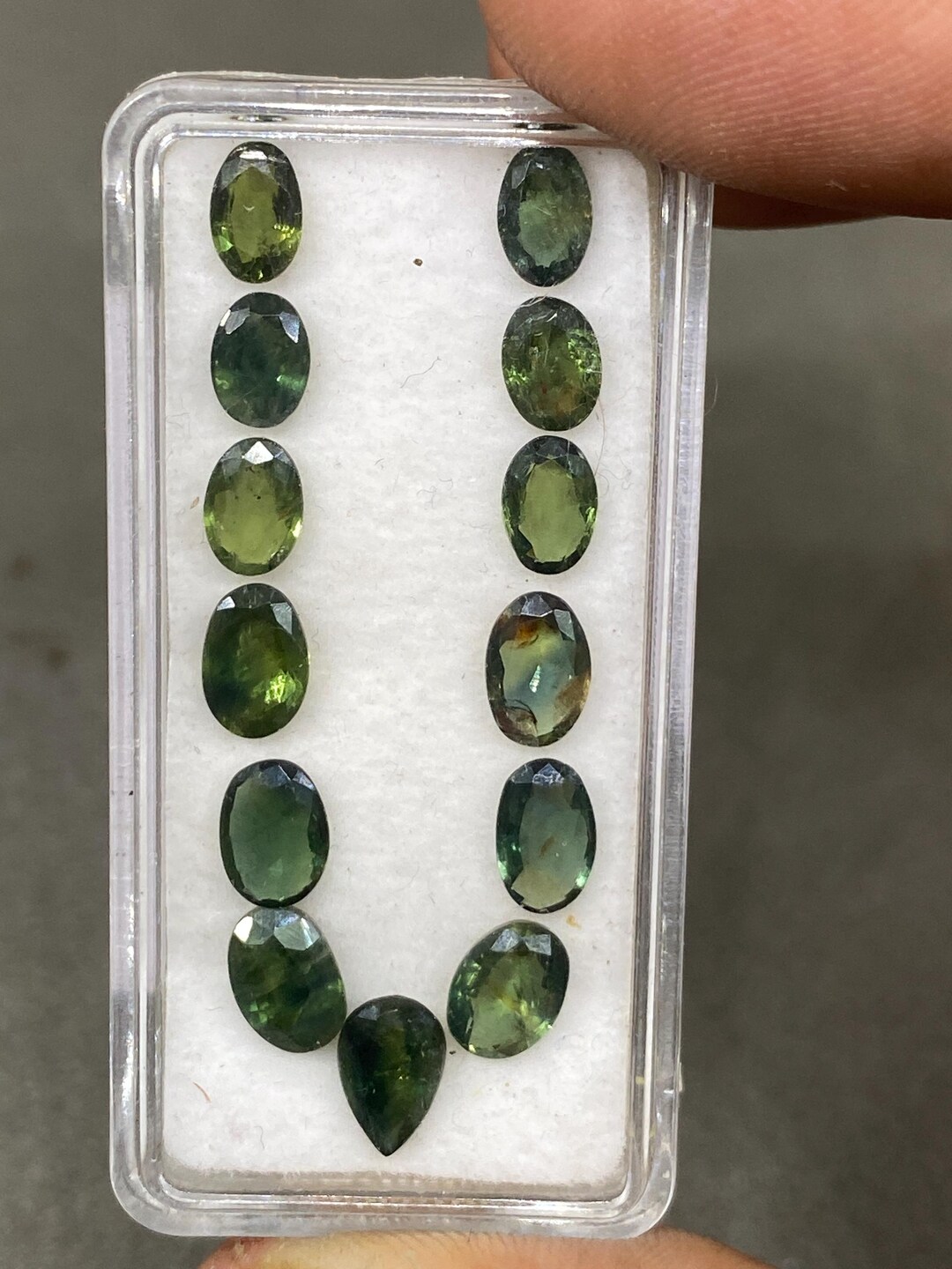 Mesmerising Rare M Green Sapphire Oval Australian Parti Sapphire Green ...