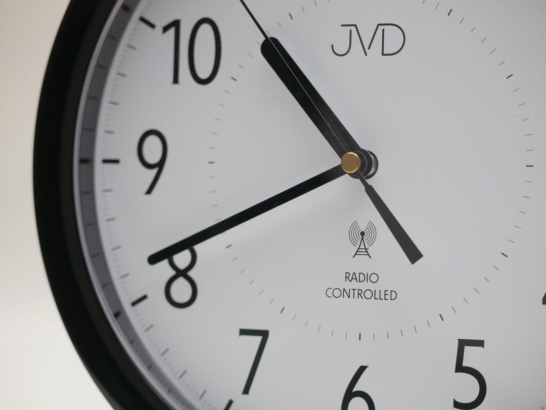 JVD Radio Controlled Wall Clock RH612.14 – Minimalist European Design ...