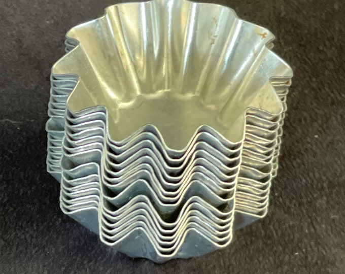 Vintage Mini 1 3/4 Metal Tartlet/ Pastry/ Cookie Tins - Etsy