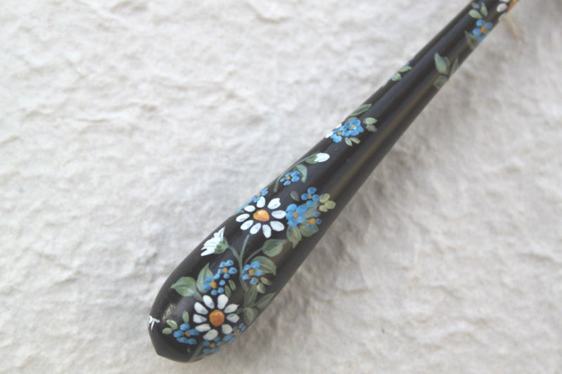 Painted Bayeux Lace Bobbin - Daisies and Forget-me-nots on Ebony - Etsy