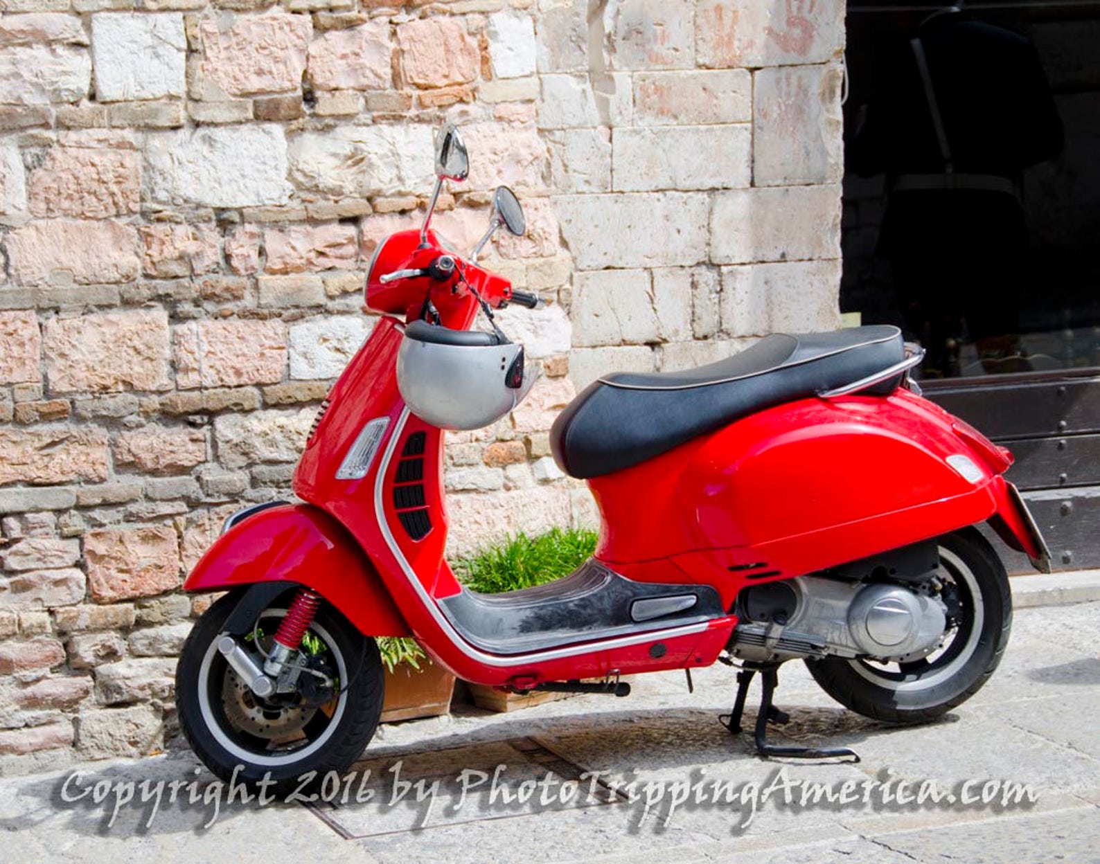 Italian Red Vespa, Tuscany Transportation, Vespa, Red Vespa, Scooter ...