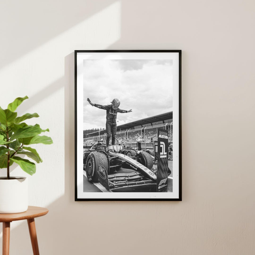 George Russell Poster, Formula 1 Motivational Print, Black and White ...