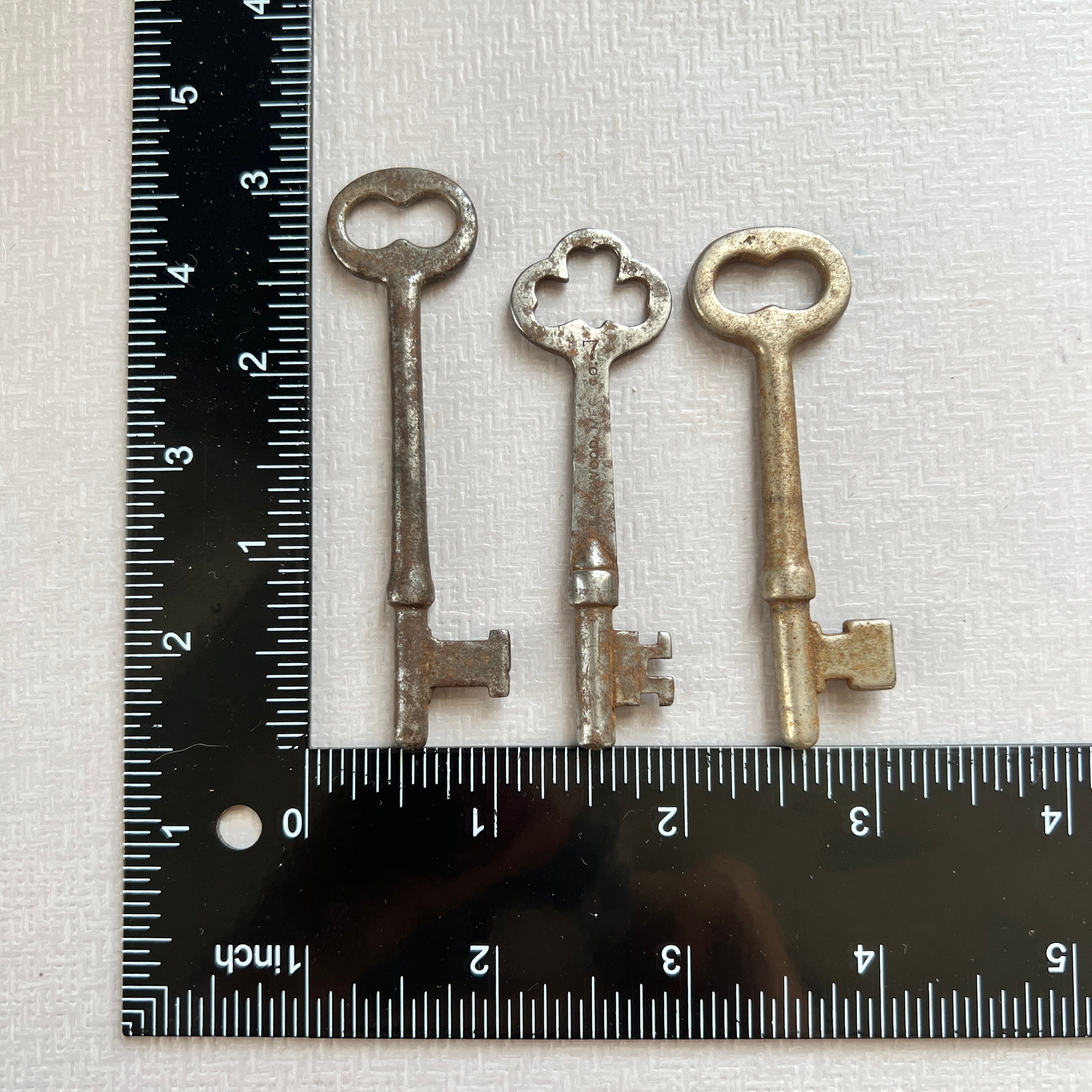 3 Vintage Metal Skeleton Keys w/Oval for Mixed Media Arts set 6 Craft ...
