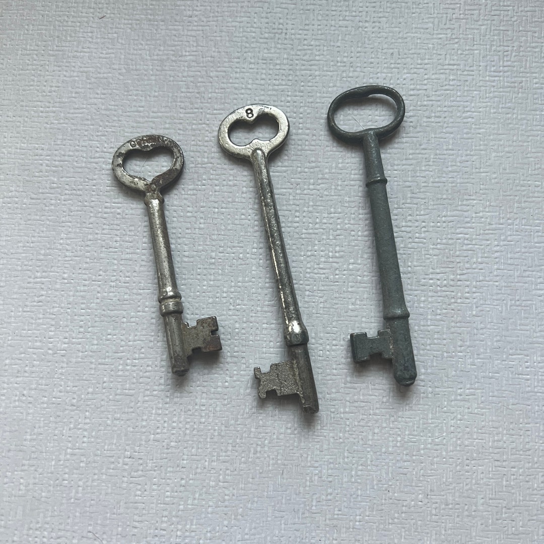 3 Vintage Metal Skeleton Keys W/oval for Mixed Media Arts Set 4 - Etsy