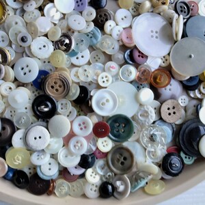 2 Pound of Vintage Mixed Buttons - Etsy