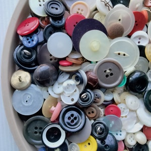 2 Pound of Vintage Mixed Buttons - Etsy