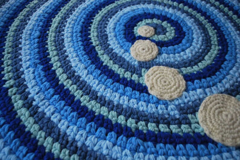 Blue handmade circle rug | Etsy