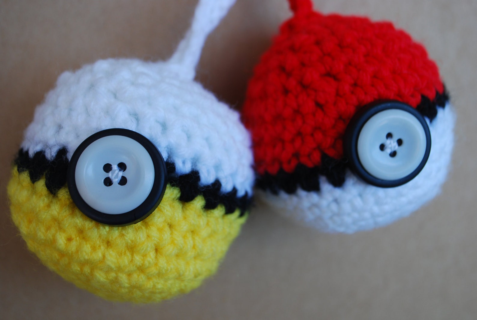 2 balls Pokeball keychain Pokemon Crochet Pokeball-Amigurumi - Etsy.de