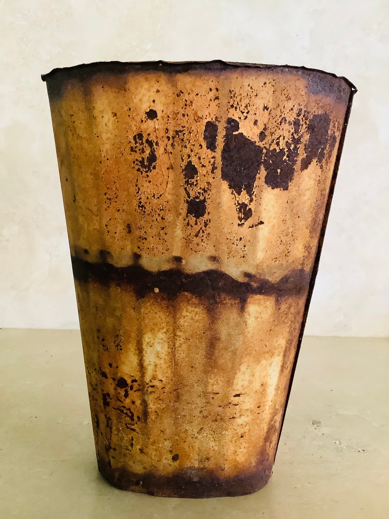 Vintage Rusty Flower Bucket / Trash Can / Metal Primitive Pail - Etsy