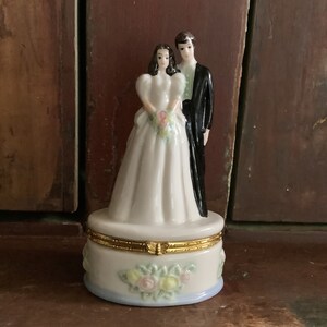 Hand Painted Porcelain Bride and Groom Limoge Like Jewelry Box - Etsy