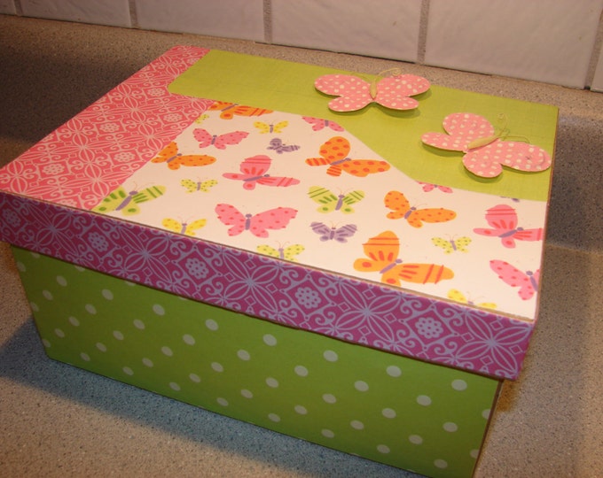 Girl Butterfly Memory or Keepsake Box Papier Mache Box With Butterfly ...