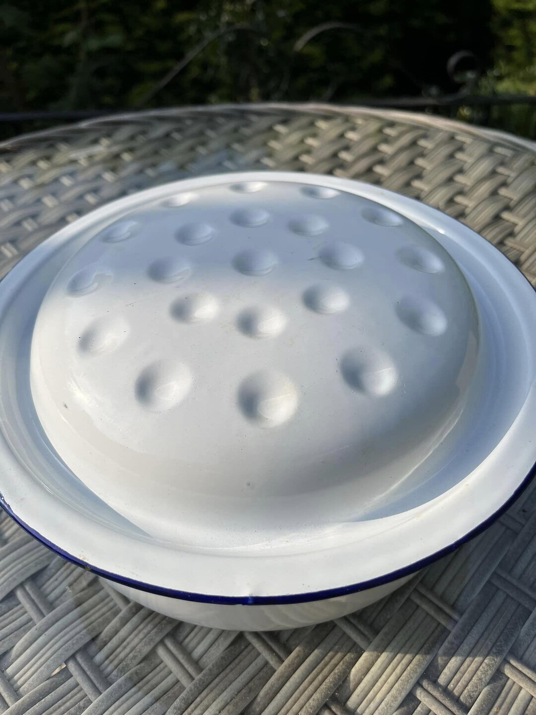 Vintage Enamel Round Roasting Tin/ Casserole Dish With Lid Sturdy Pines ...