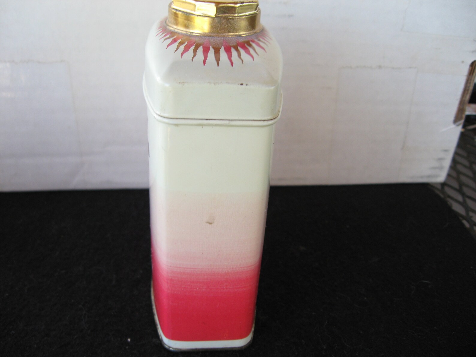 Vintage Yardley Red Roses Talc Powder Tin , Talcum Powder, Red Rose ...