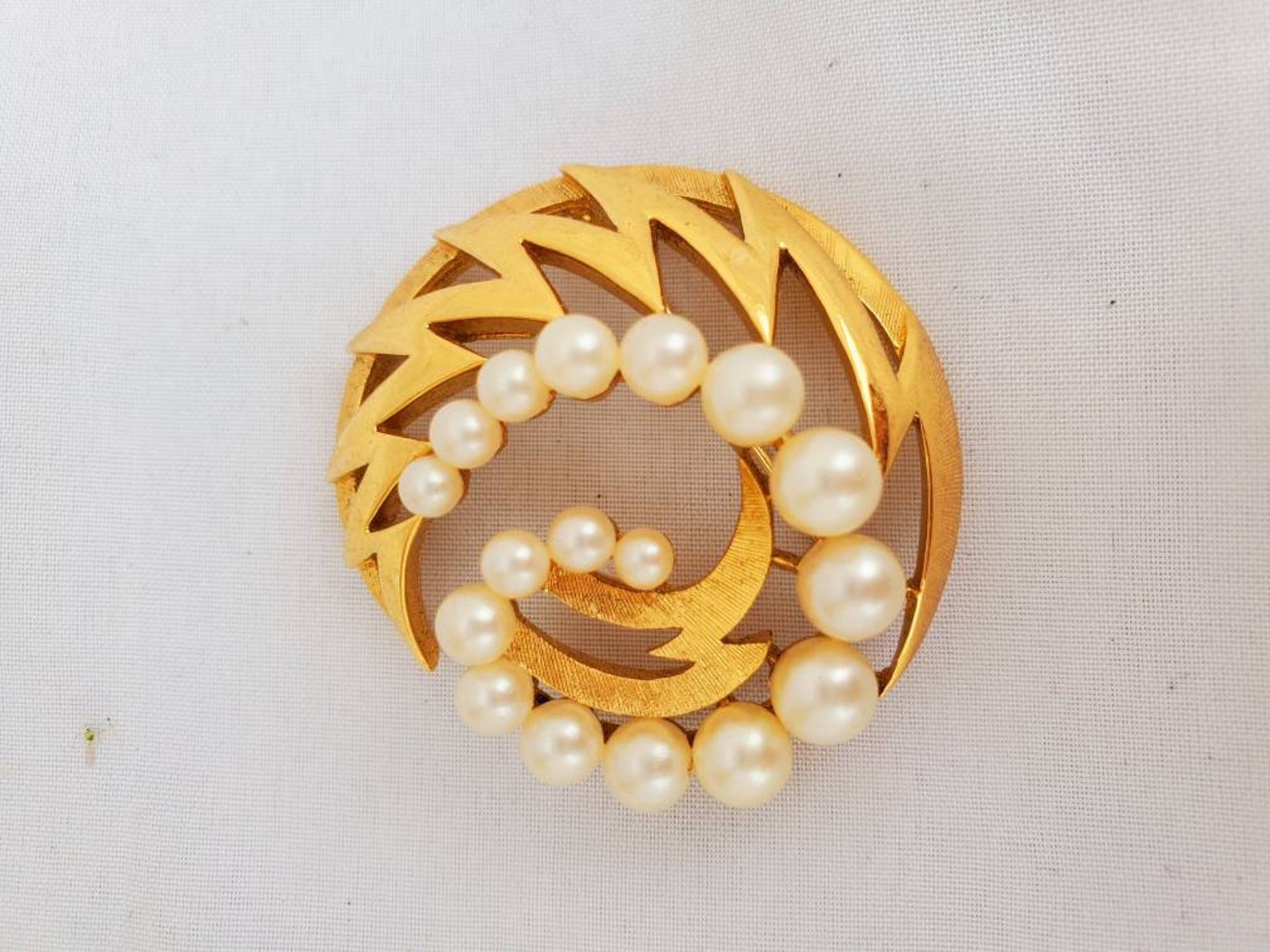 Vintage Trifari Pearl Brooch Gold Trifari Jewelry Gifts for - Etsy