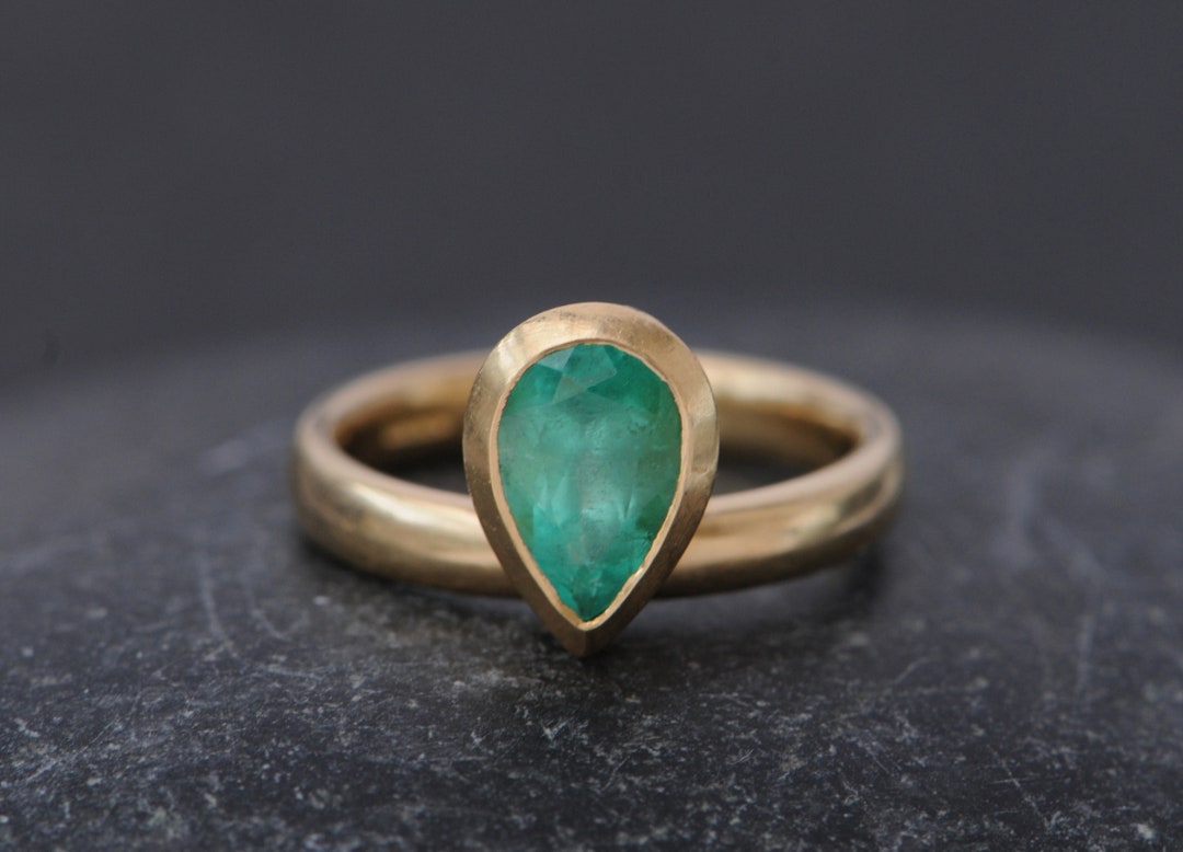 Pear Cut Emerald Ring, Emerald Engagement Ring in 18K Gold - Etsy