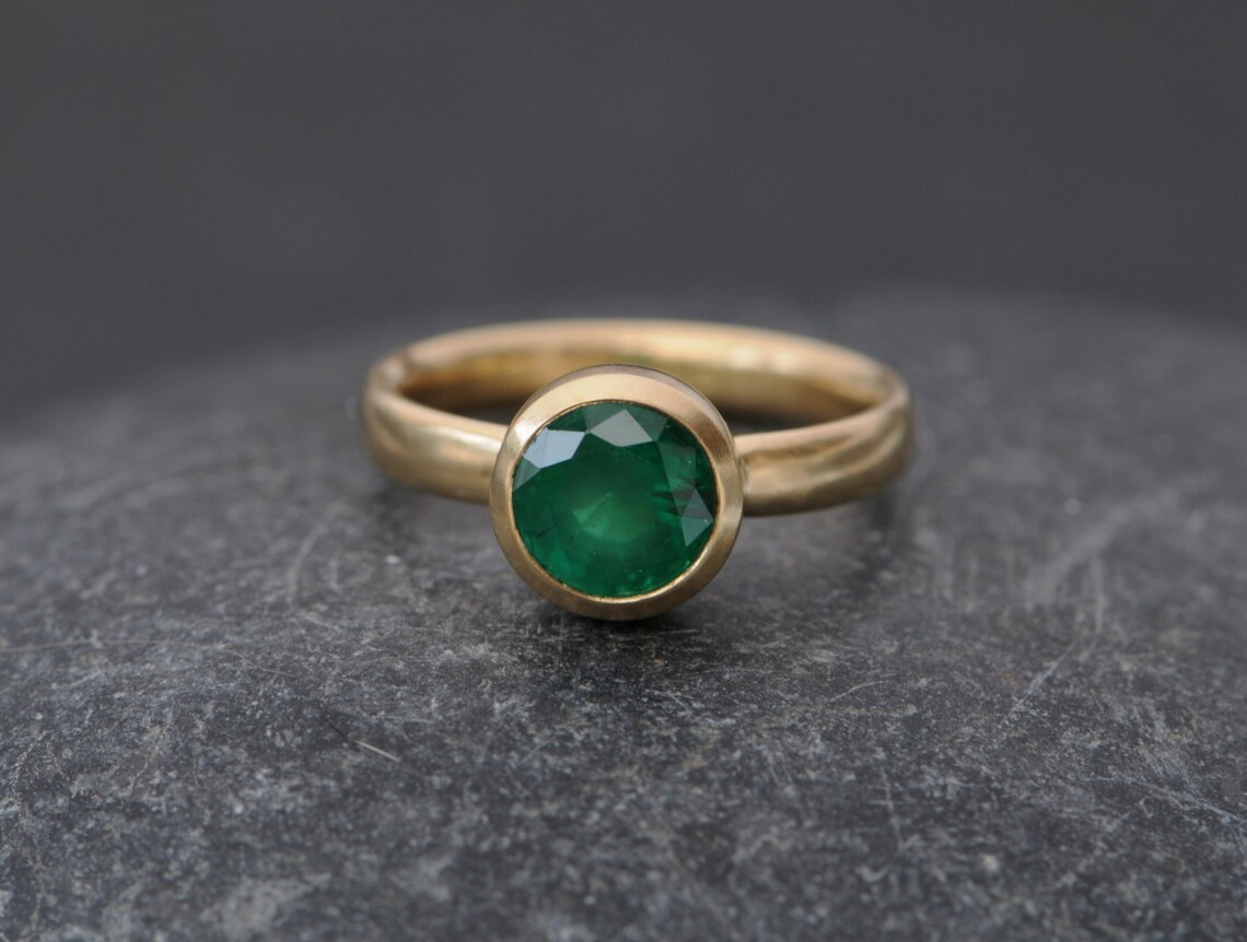 Emerald Solitaire Ring in 18K Gold Natural Emerald - Etsy