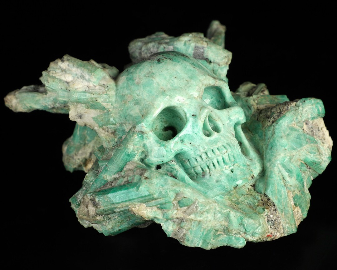 Skullis Crystal Skull, Gemstone 3.9" Emerald Hand Carved Crystal Skull ...