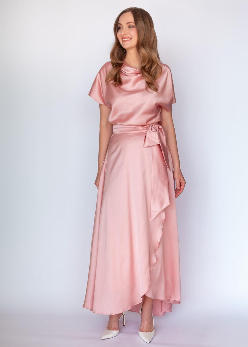 Saia envelope rosa blush em seda - Ideal para damas de honra e ...