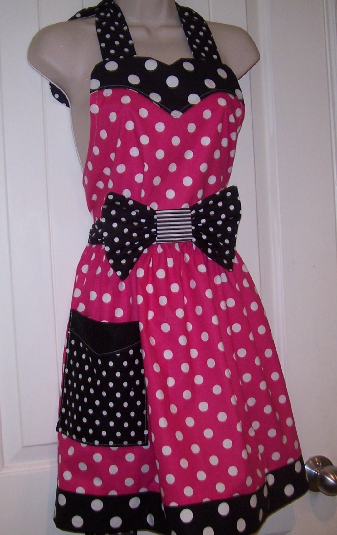 Womens Legends Minnie Mouse Apron Pink and Black Polka Dots Mothers Day ...