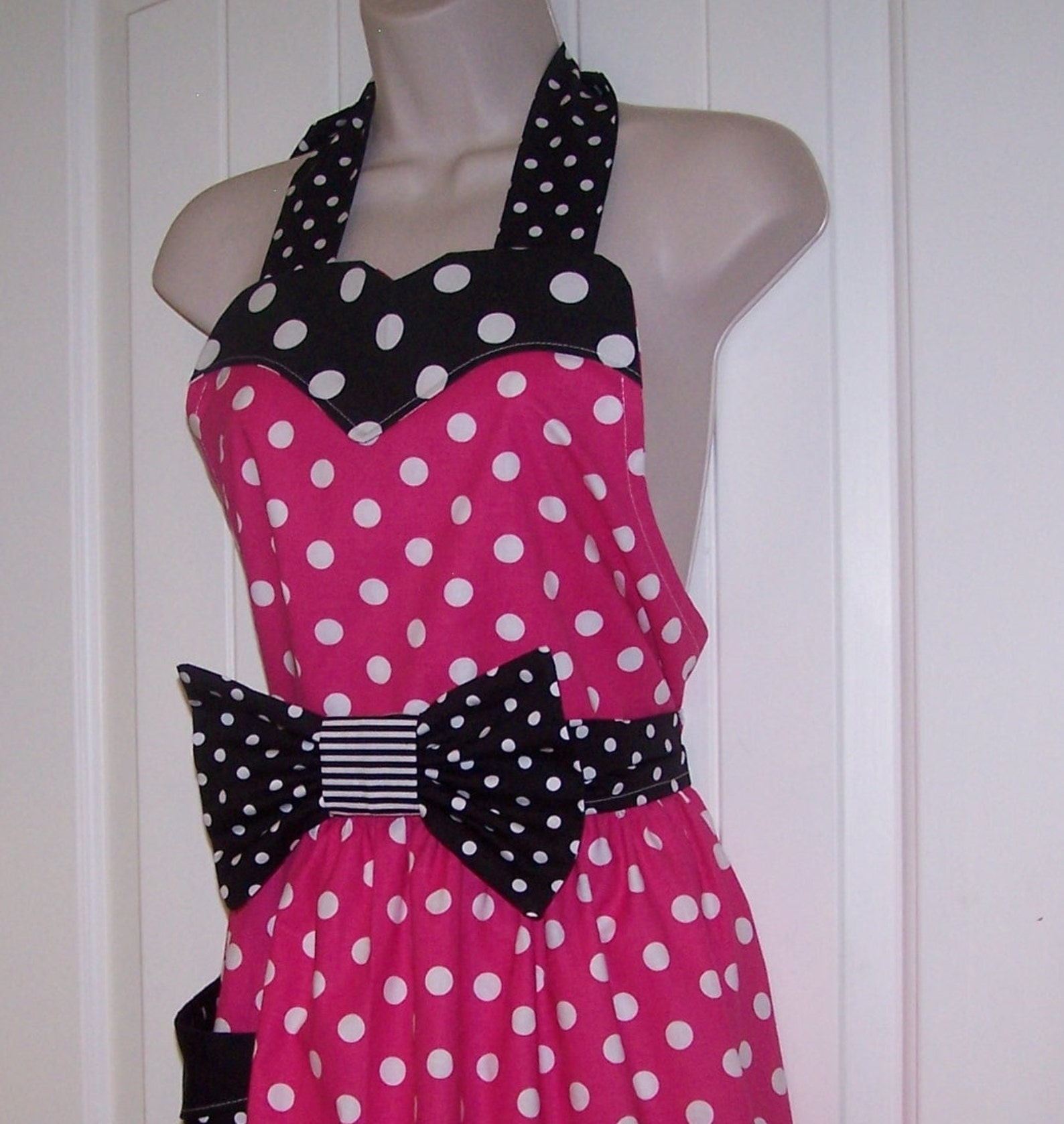 Womens Legends Minnie Mouse Apron Pink and black polka dots | Etsy