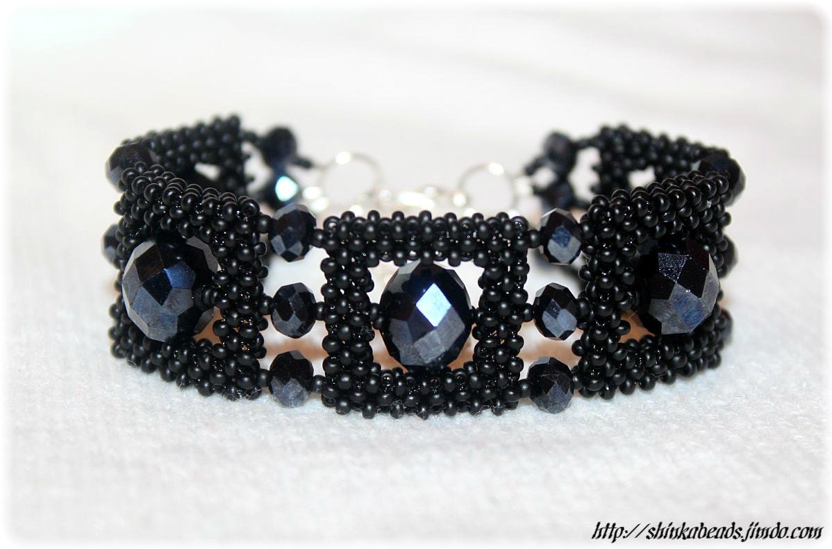 Glamour Beaded Bracelet Pattern: Swarovski Crystal, Right Angle Weave ...
