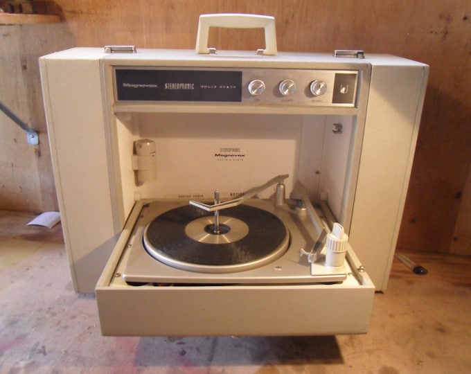 Vintage 1970s Magnavox Portable Stereo Record Player - Restored ...