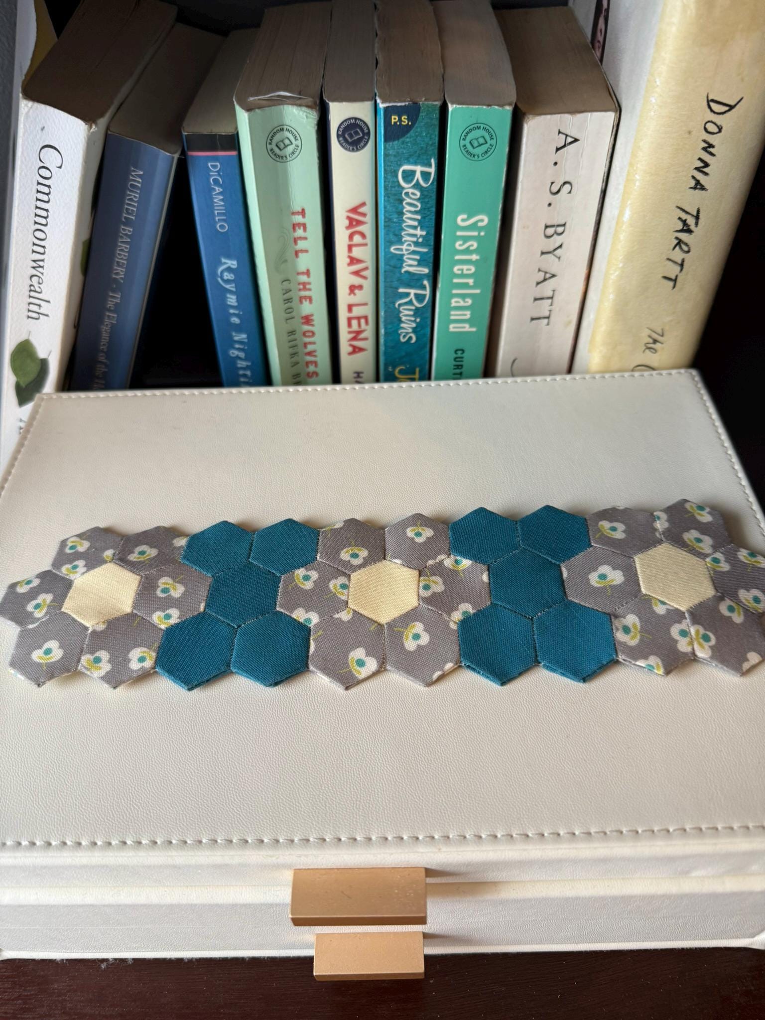 English Paper Piecing Flower Bookmark Tutorial: Scrap Busting Sewing ...