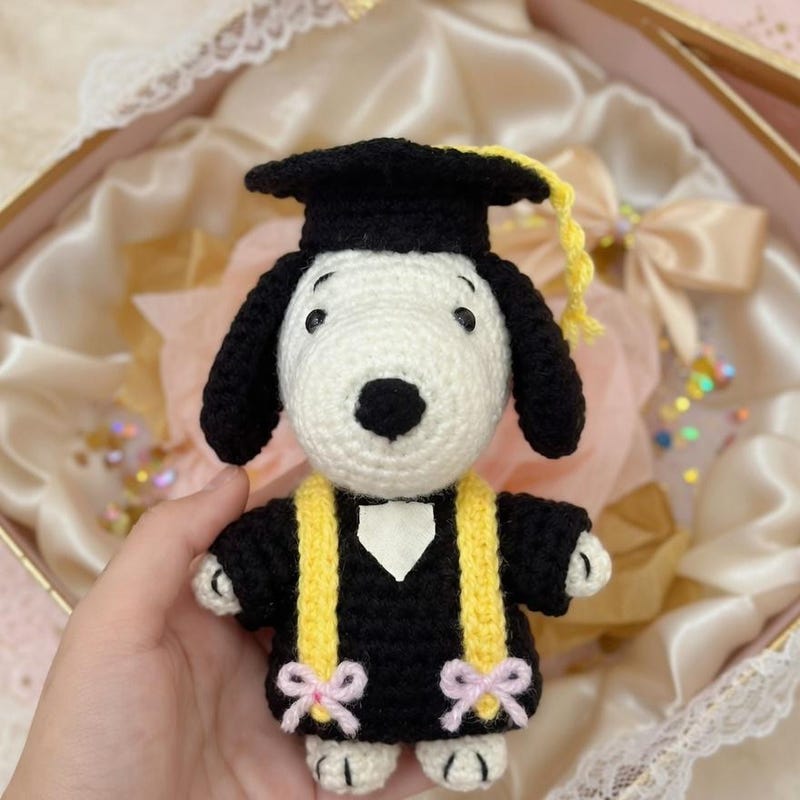 Snoopy Graduated in Crochet - Etsy