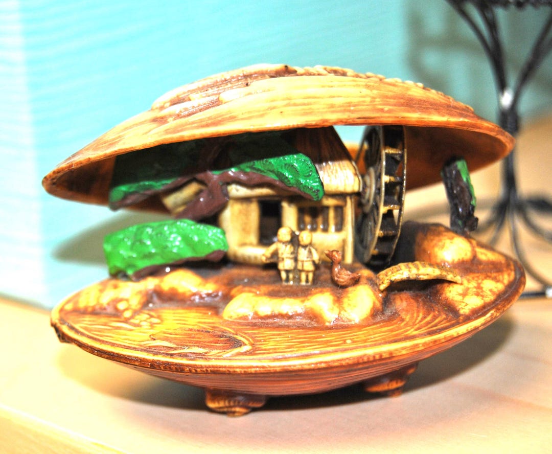 Japanese Clam Shell Diorama Celluloid Molded and Hand-carved Vintage ...