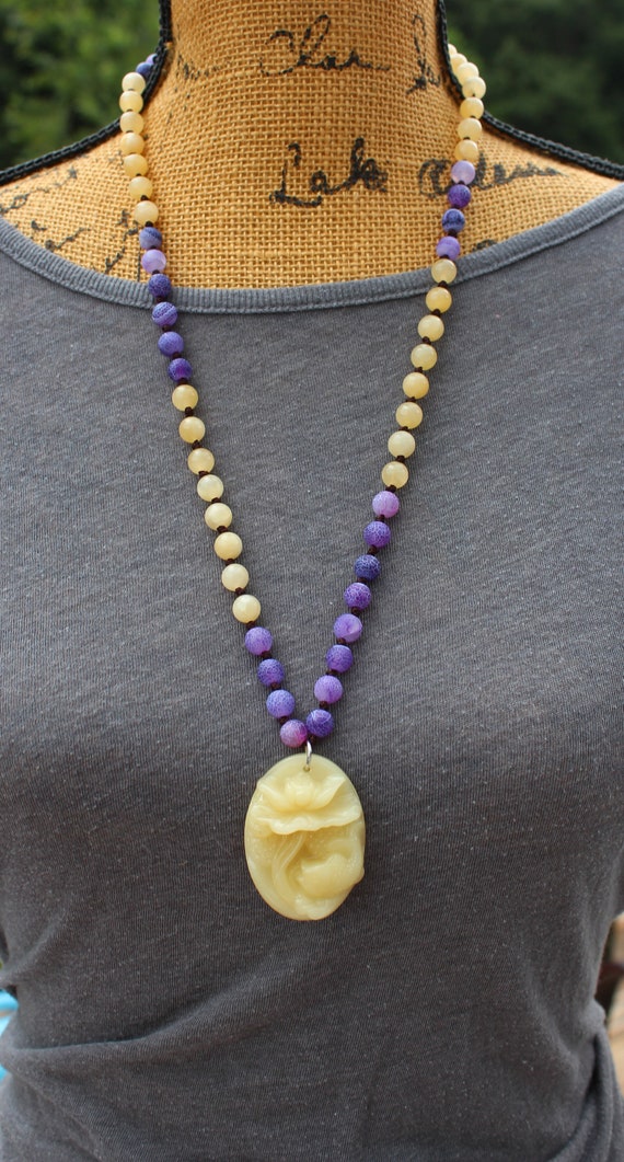 Honey jade jewelry store