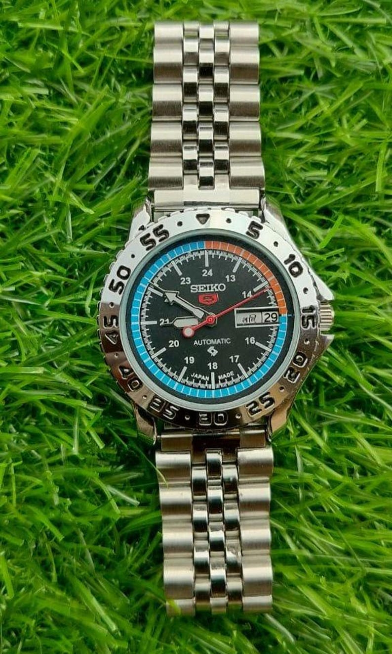 Vintage Seiko 5 Fixed Bezel Stainless Steel Watch Day Date Japan Made ...
