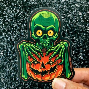 VS165 Spooky Green Skeleton With Pumpkin Vinyl Sticker / Retro ...