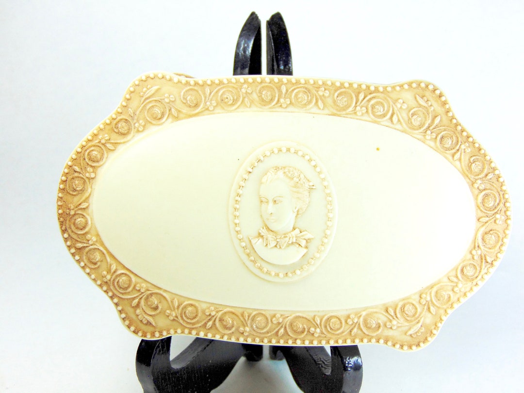 Retro Celluloid Vanity Cameo Powder Box by Luxor (ca. 1930's) - Etsy