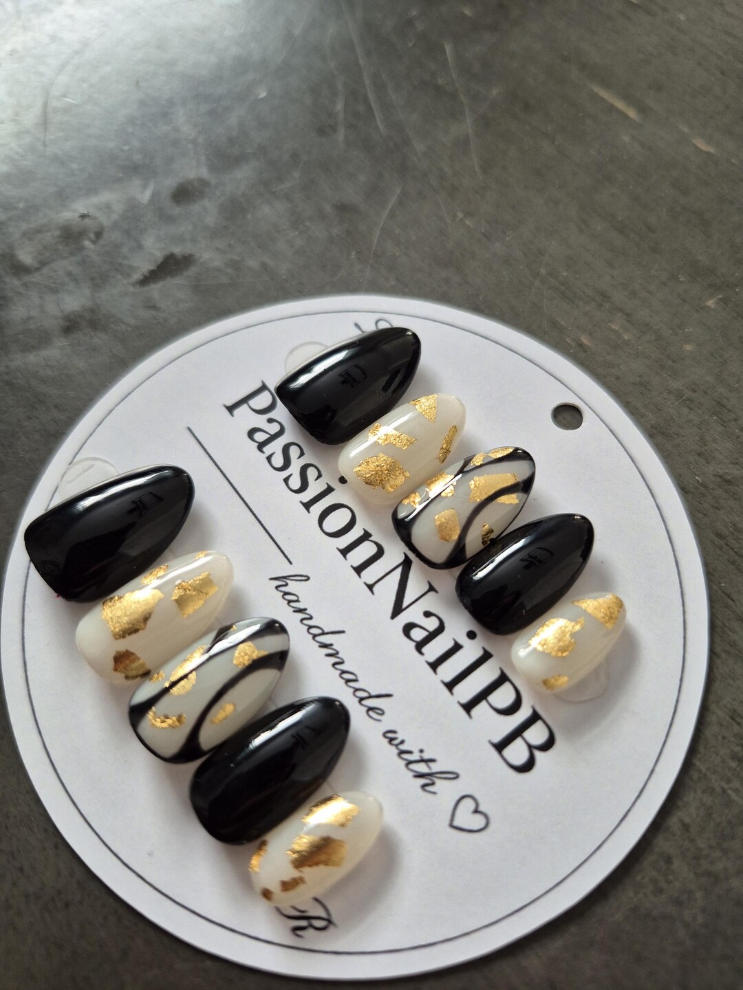 Weisse Nagel Mit Blattgold
