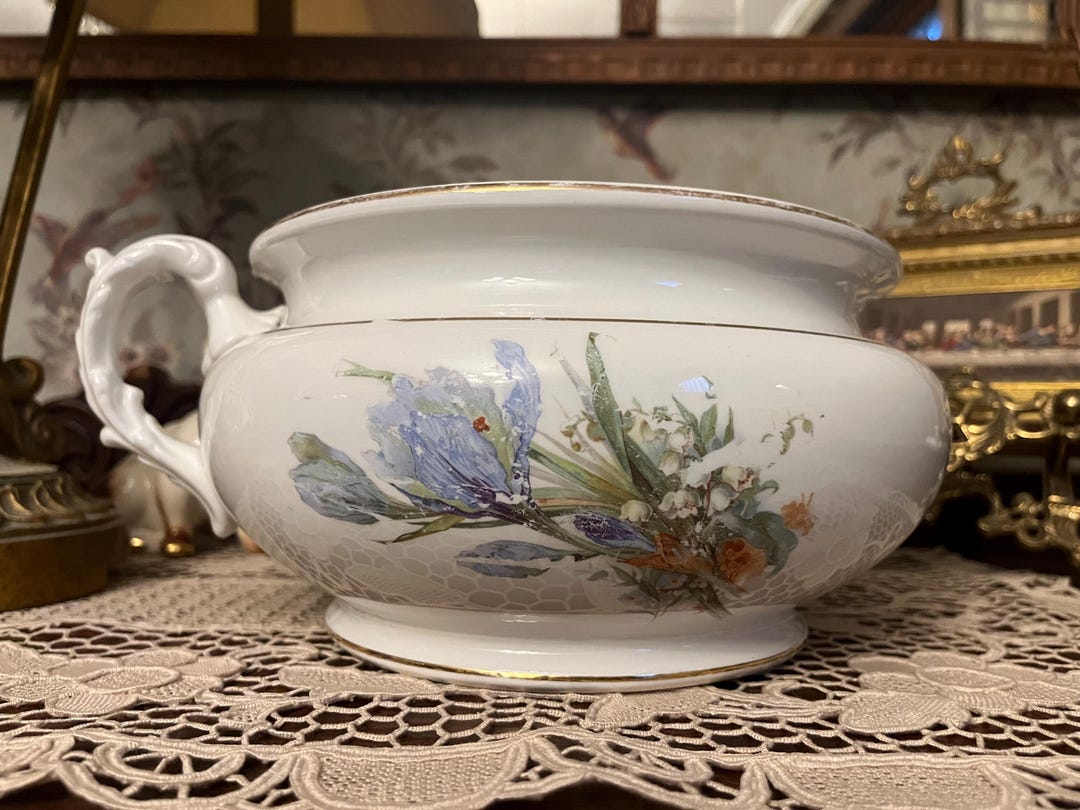KT&K Edwardian Chamber Pot: Semi-vitreous Porcelain Bathroom Decor ...
