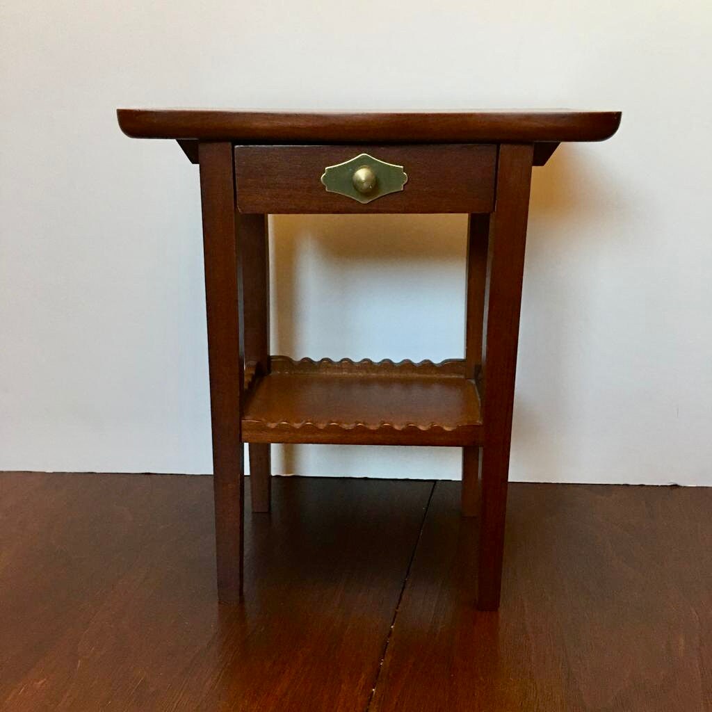 American girl – Felicity’s doll with stand - munimoro.gob.pe