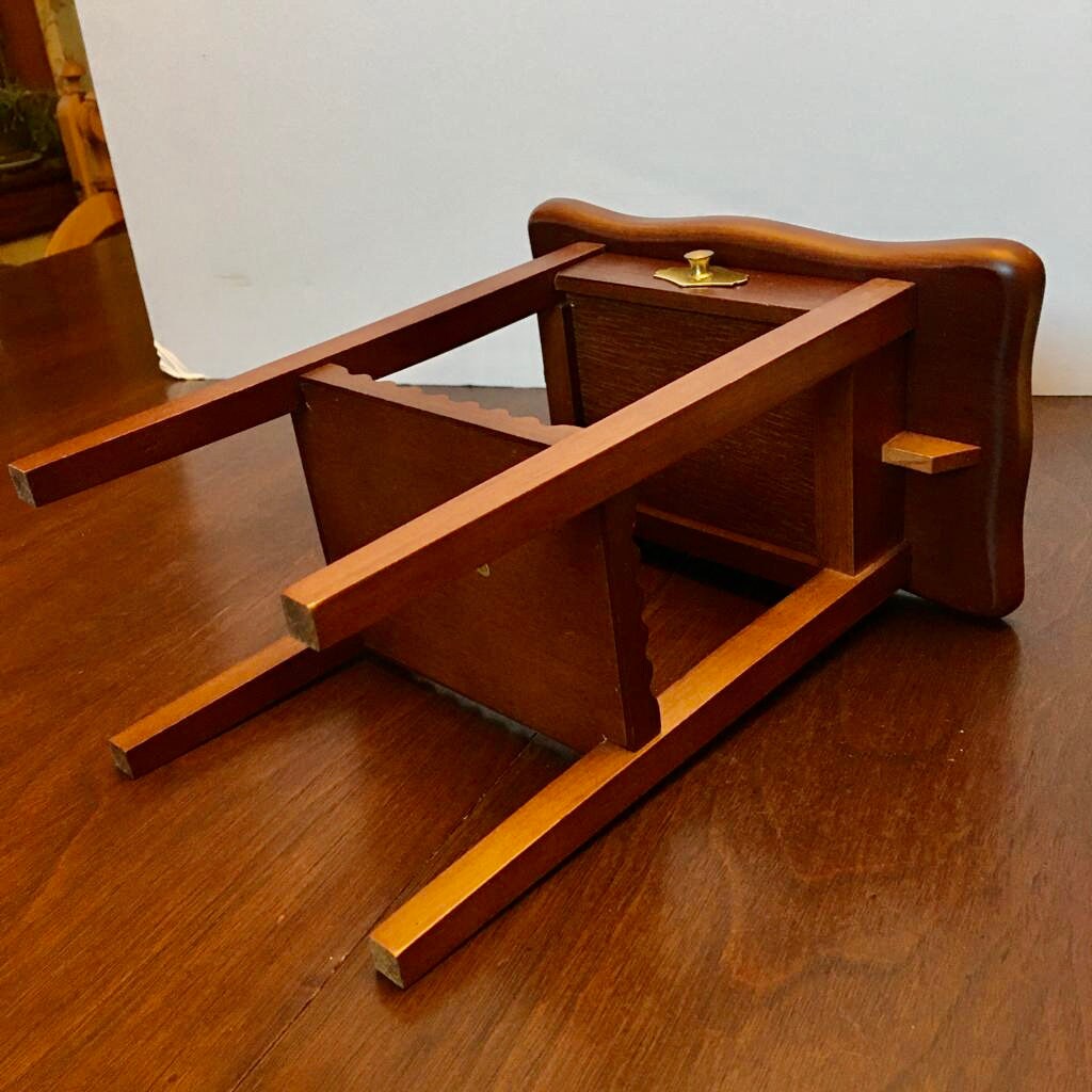 American girl – Felicity’s doll with stand - munimoro.gob.pe