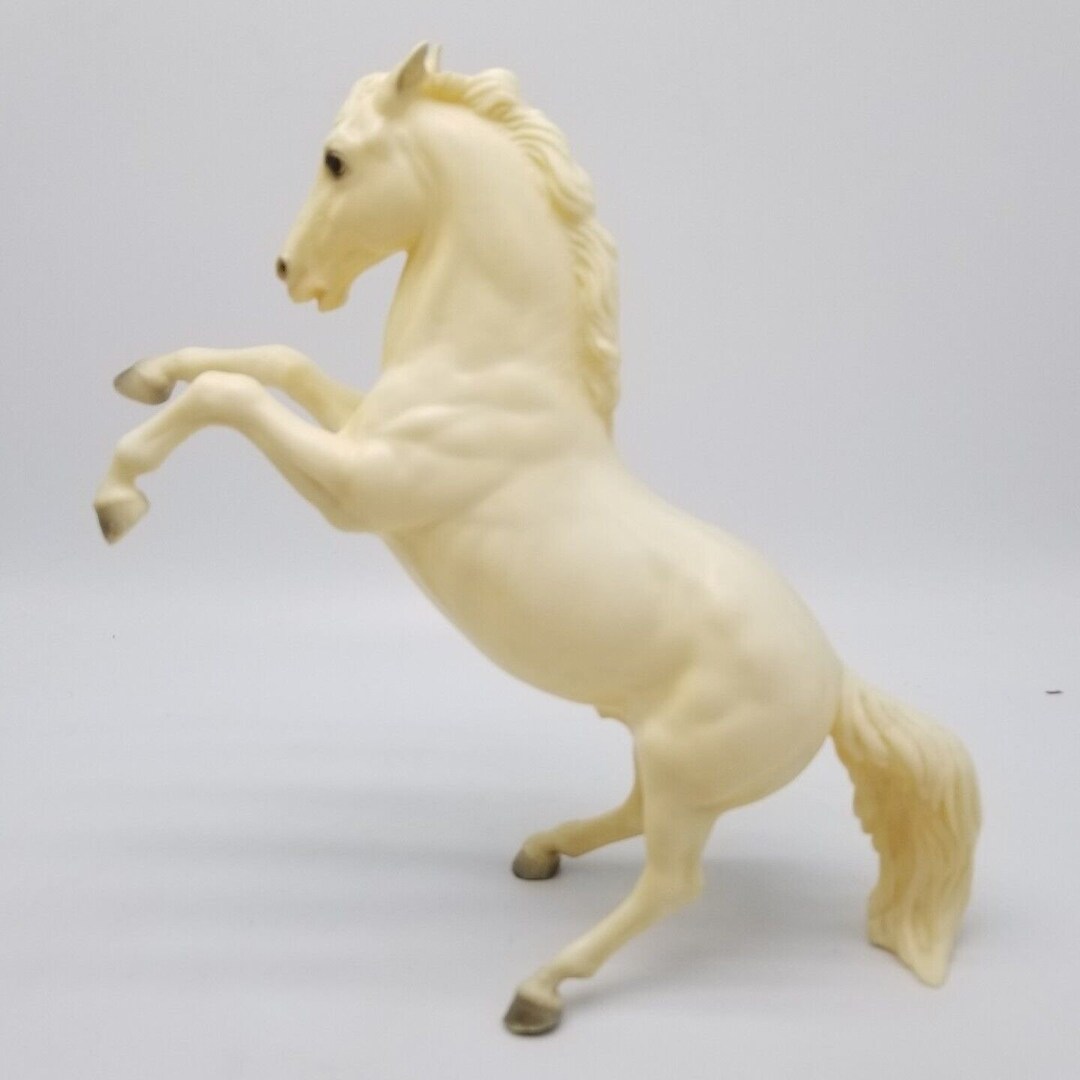 Breyer king the Fighting Stallion Model 30 Matte Alabaster White Mane ...