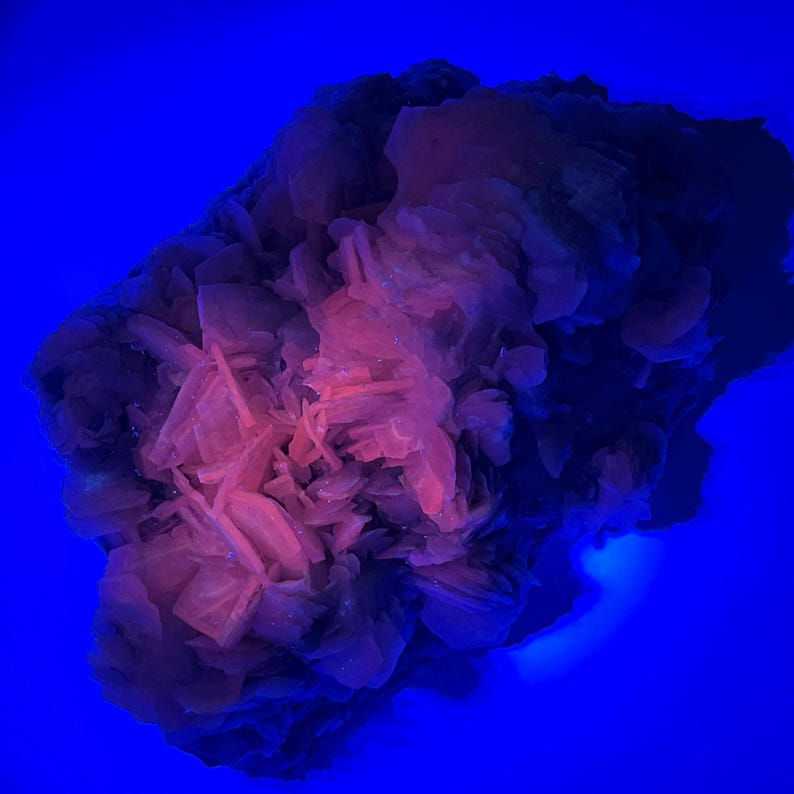 UV Reactive Pink Fluorescent Calcite ‘desert Rose’ (petals Calcite ...