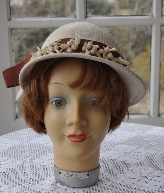 50s Vintage Ivory Straw Shaped Crown Hat/White & Silv… - Gem