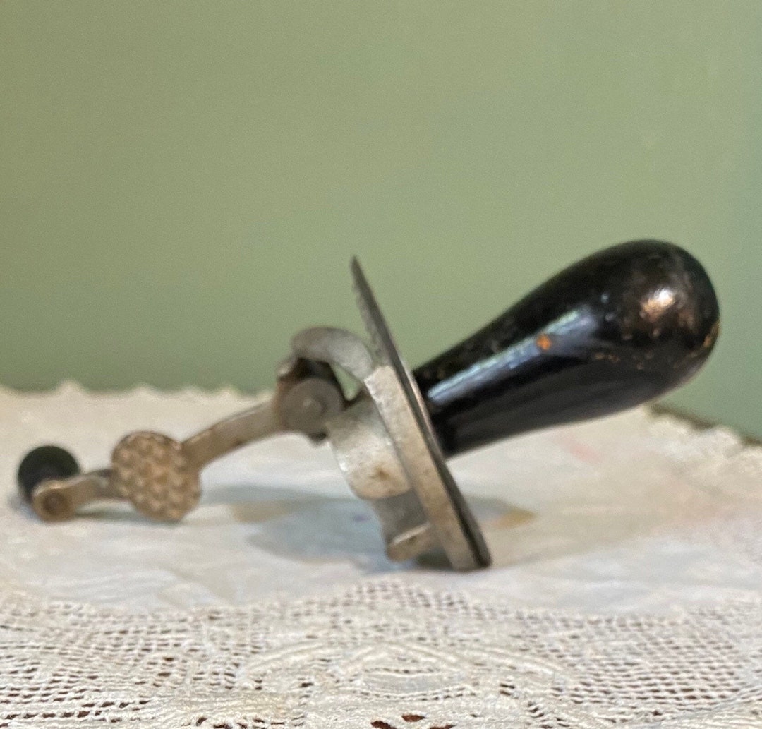 Primitive Antique Miniature NUTMEG GRATER GRINDER Spice Walnut Wood ...