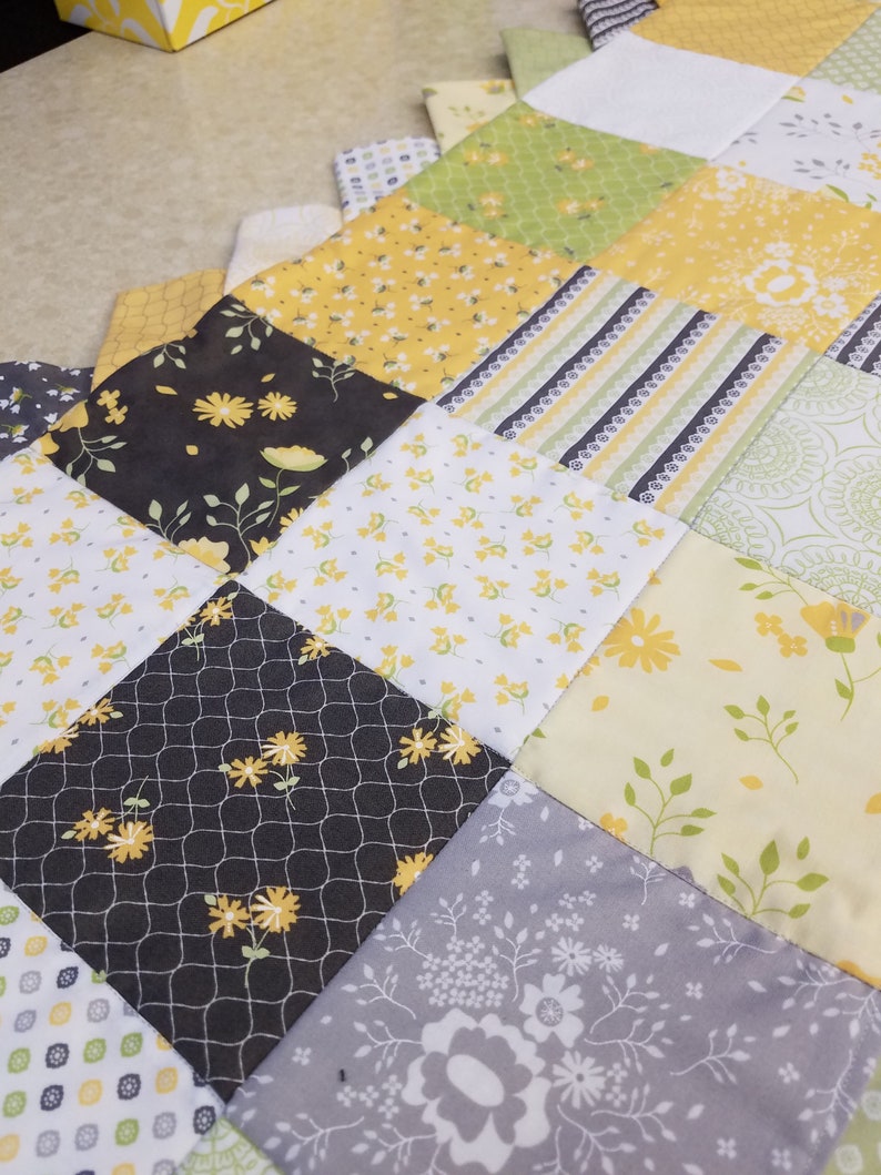 Prairie Point Table Runner, Jaune, Floral, Gris, Or, Vert printemps ...