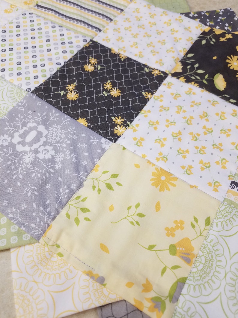 Prairie Point Table Runner, Jaune, Floral, Gris, Or, Vert printemps ...