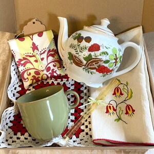 Vintage Tea Gift Box, Green Mug, Forest-themed Teapot Circa '70s, Linen ...