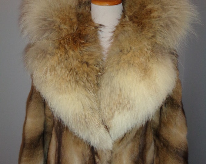 Vintage Fine Fur Coat in Near Mint Condition With a Large Fox Fur ...