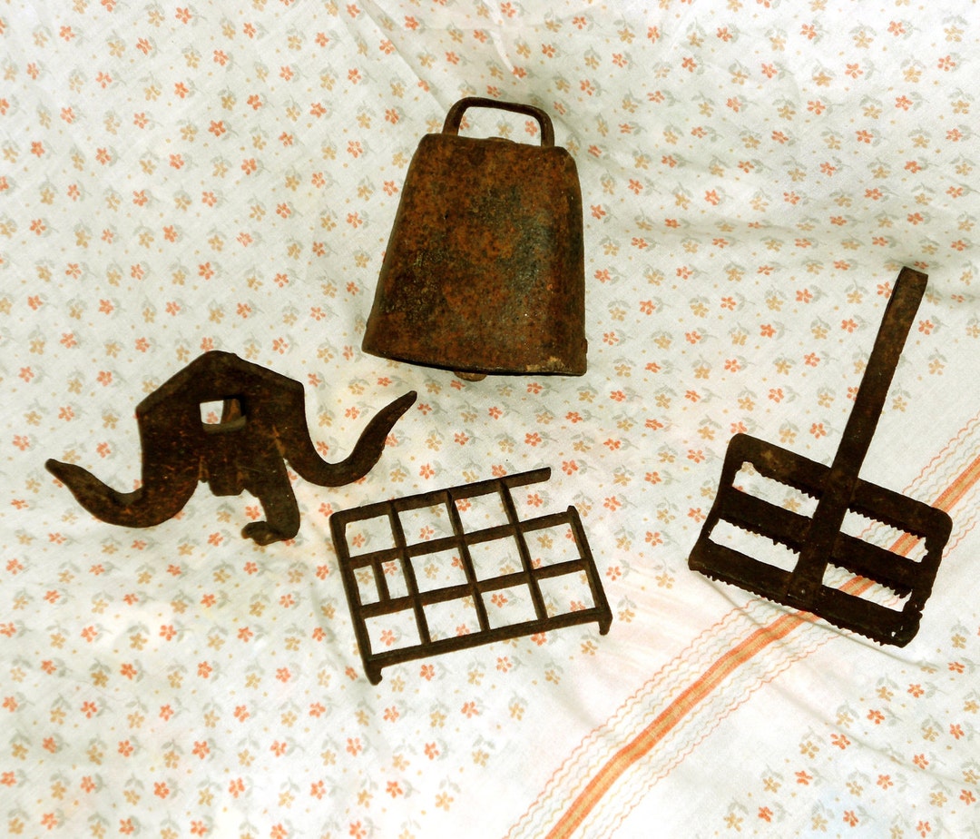 Antique Rusty Farm & Hearth Tool Lot Cow Bell Curry Comb Kettle Hanger ...