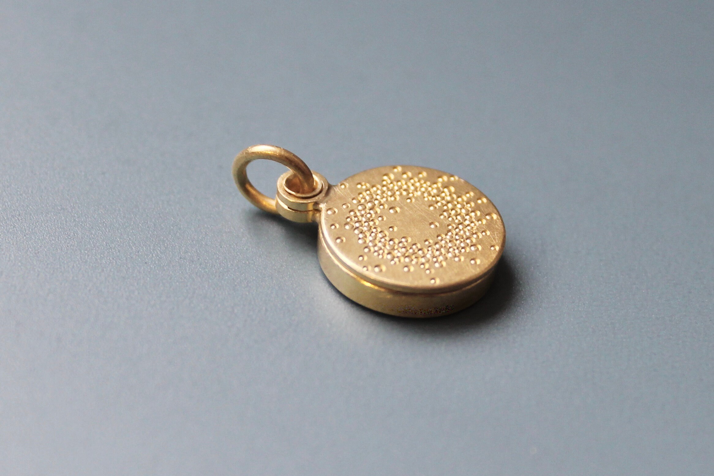 Small golden locket for one picture with 1000 dots design | Etsy