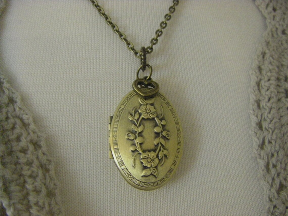 Friendship Locket Friend Necklace Are We Going to Be Friends - Etsy