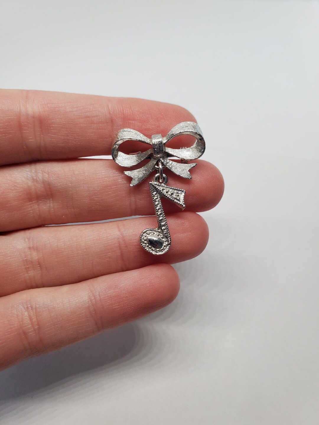 Vintage ORA Music Note Bow Silver Tone Textured Charm Brooch - Etsy
