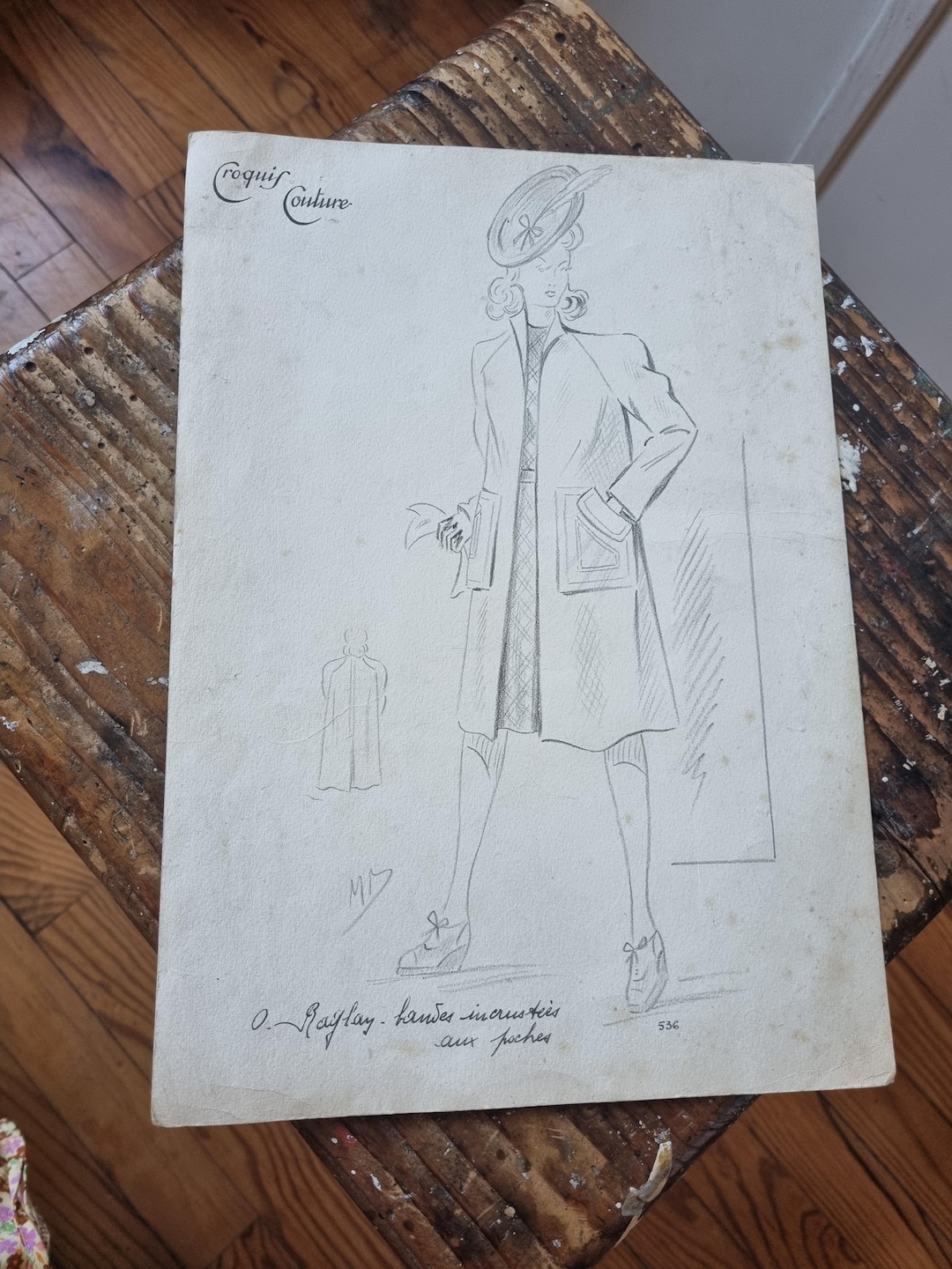 Exceptionnel Dessin De Mode Des Années 1940s, Croquis Couture Au Crayon ...